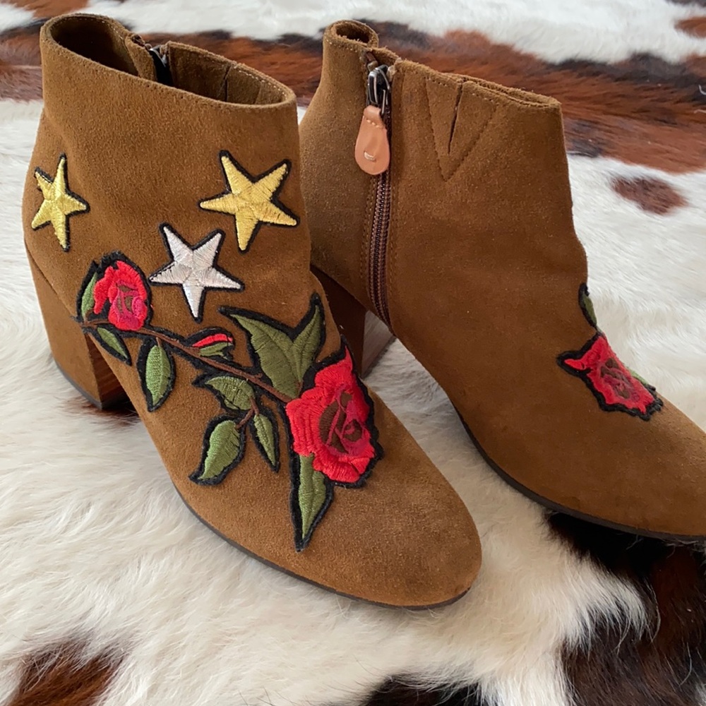 Brand New Rose And Star Embroidered Booties - Gem